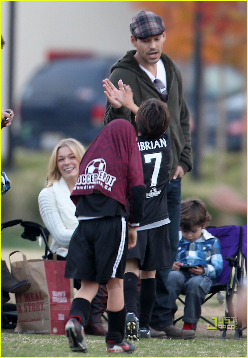 LeAnn Rimes & Eddie Cibrian: Mason's Soccer Game!: Photo 2501038 ...
