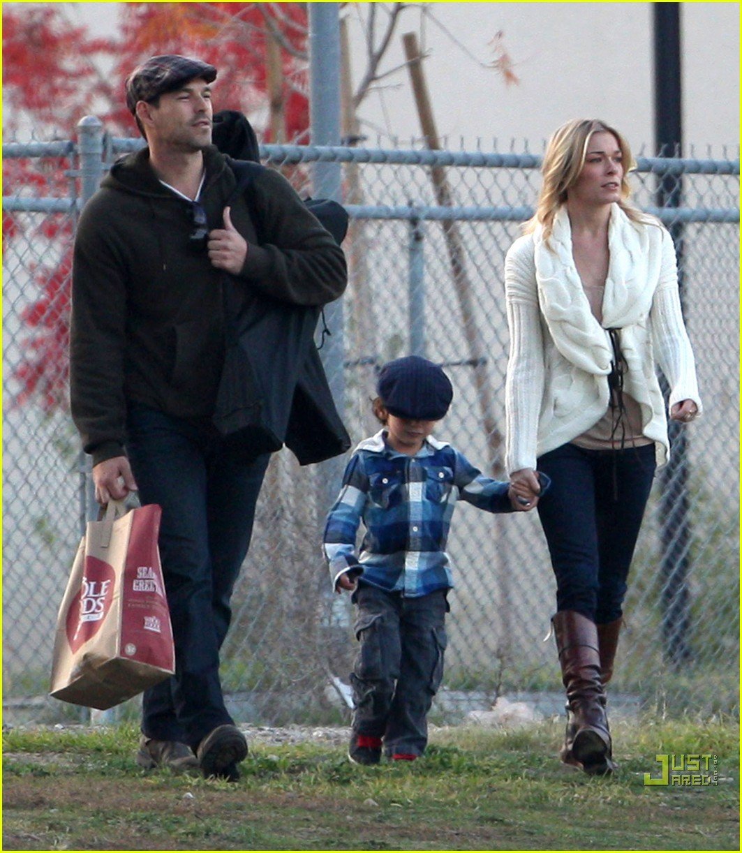 LeAnn Rimes & Eddie Cibrian: Mason's Soccer Game!: Photo 2501042 ...