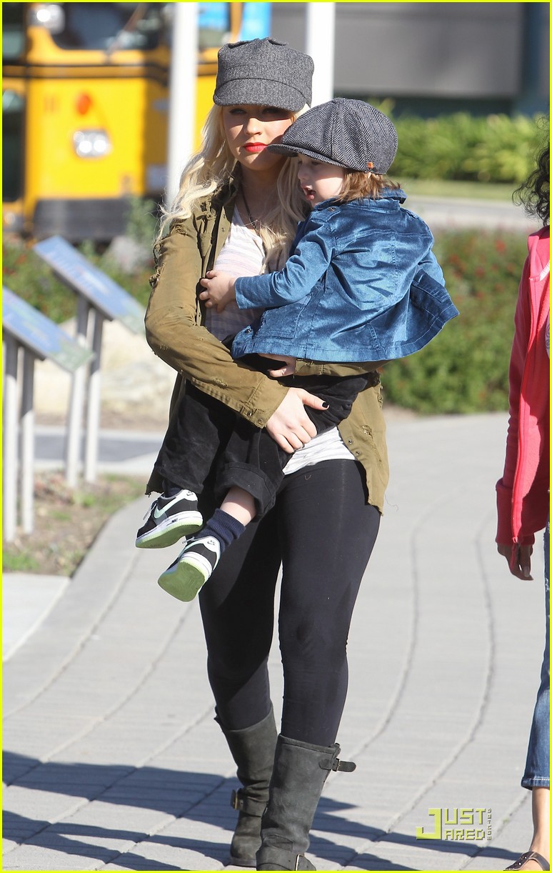 Christina Aguilera: Aquarium Visit with Max & Matthew!: Photo 2514833 ...