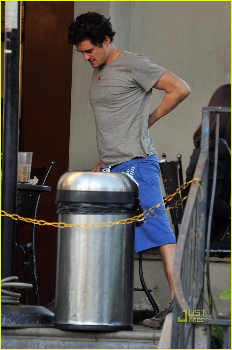 Orlando Bloom: Coffee Break with a Friend!: Photo 2513241 | Orlando ...