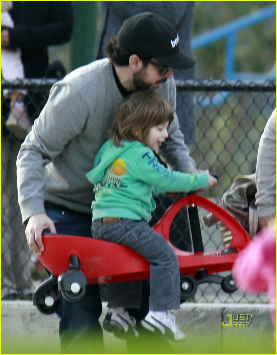 Jordan Bratman & Max: Playground Pair: Photo 2507897 | Celebrity Babies ...