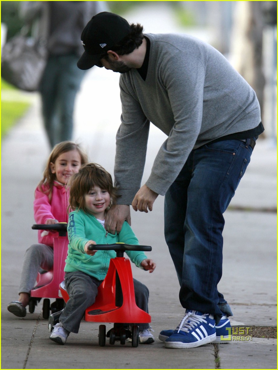 Jordan Bratman & Max: Playground Pair: Photo 2507898 | Celebrity Babies ...