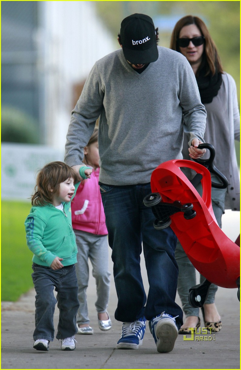 Jordan Bratman & Max: Playground Pair: Photo 2507899 | Celebrity Babies ...