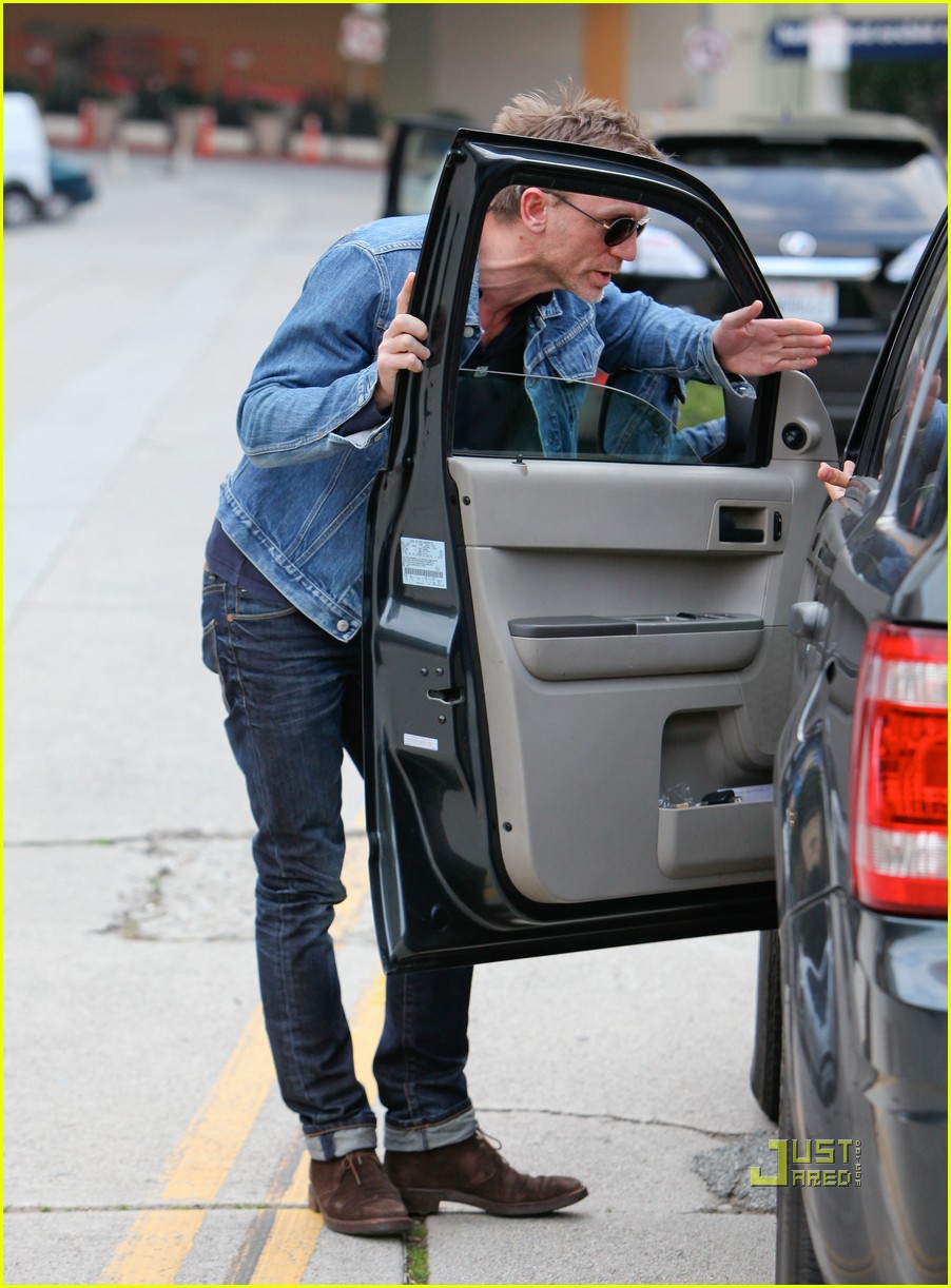 Daniel Craig: Denim Jacket Dude: Photo 2509301 | Daniel Craig Pictures ...