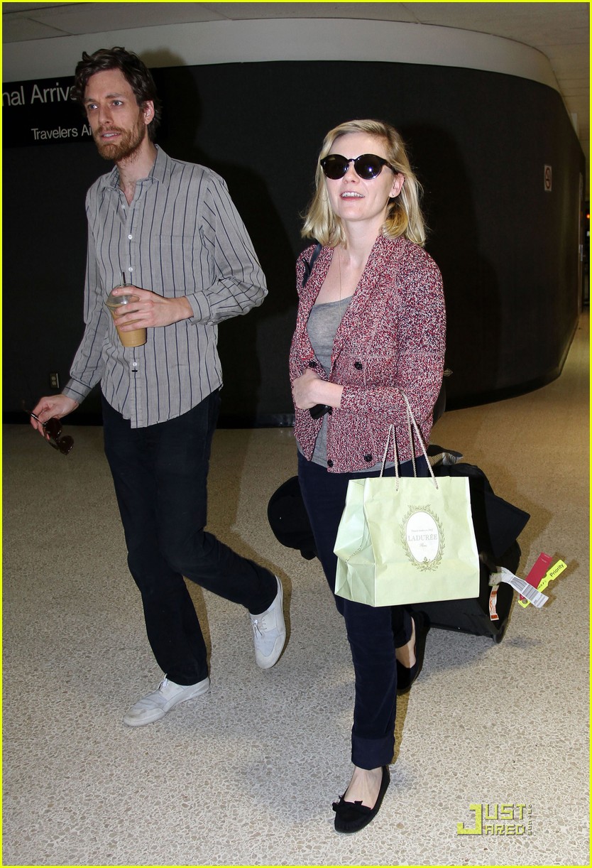 Kirsten Dunst & Jason Boesel: Reunited at LAX!: Photo 2514775 | Jason ...