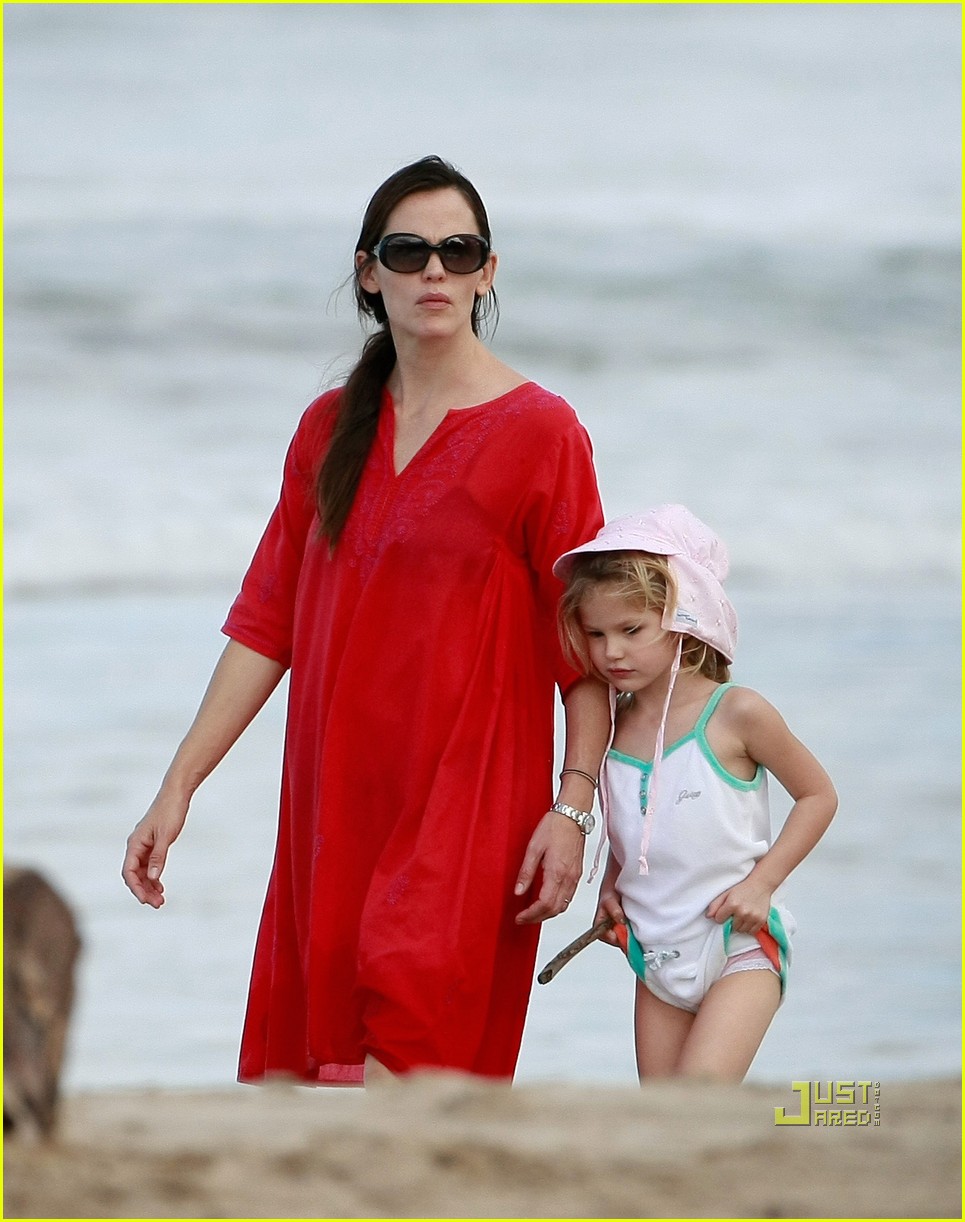 Jennifer Garner: Beach Bonding with Violet!: Photo 2507855 | Ben ...