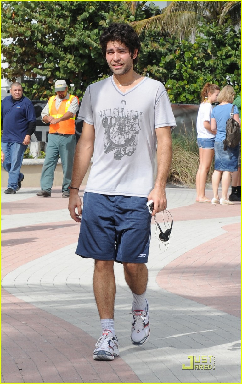 Adrian Grenier: Shirtless in South Beach!: Photo 2508026 | Adrian ...