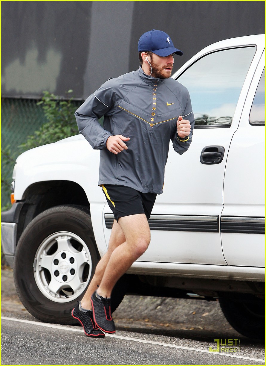Jake Gyllenhaal: Livestrong Workout!: Photo 2509513 | Jake Gyllenhaal ...