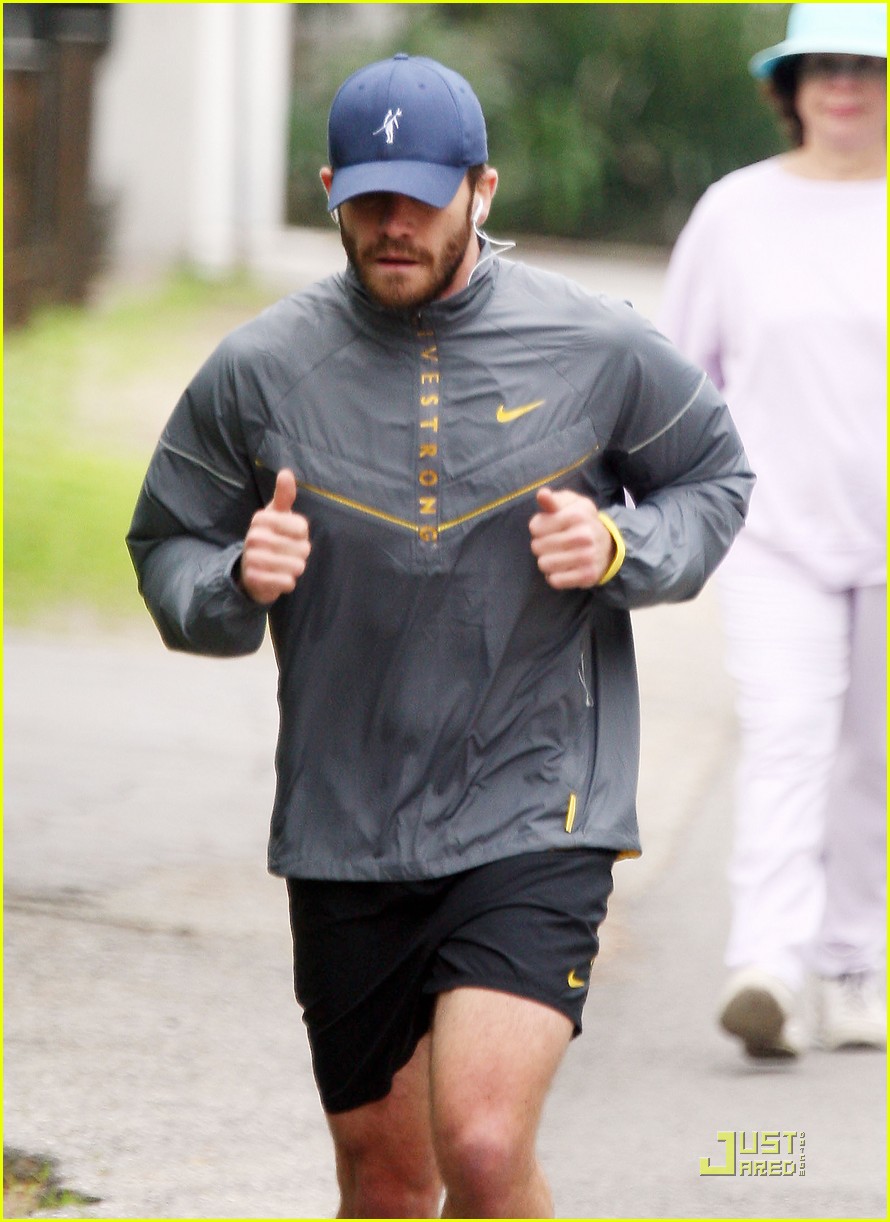Jake Gyllenhaal: Livestrong Workout!: Photo 2509515 | Jake Gyllenhaal ...