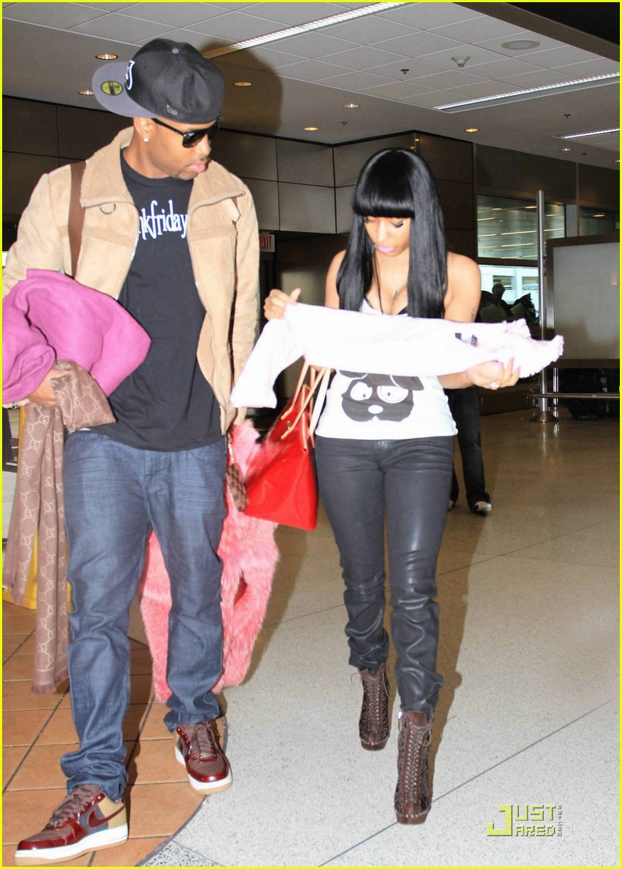 Nicki Minaj: Cozy with Drake on NYE!: Photo 2508076 | Drake, Nicki ...