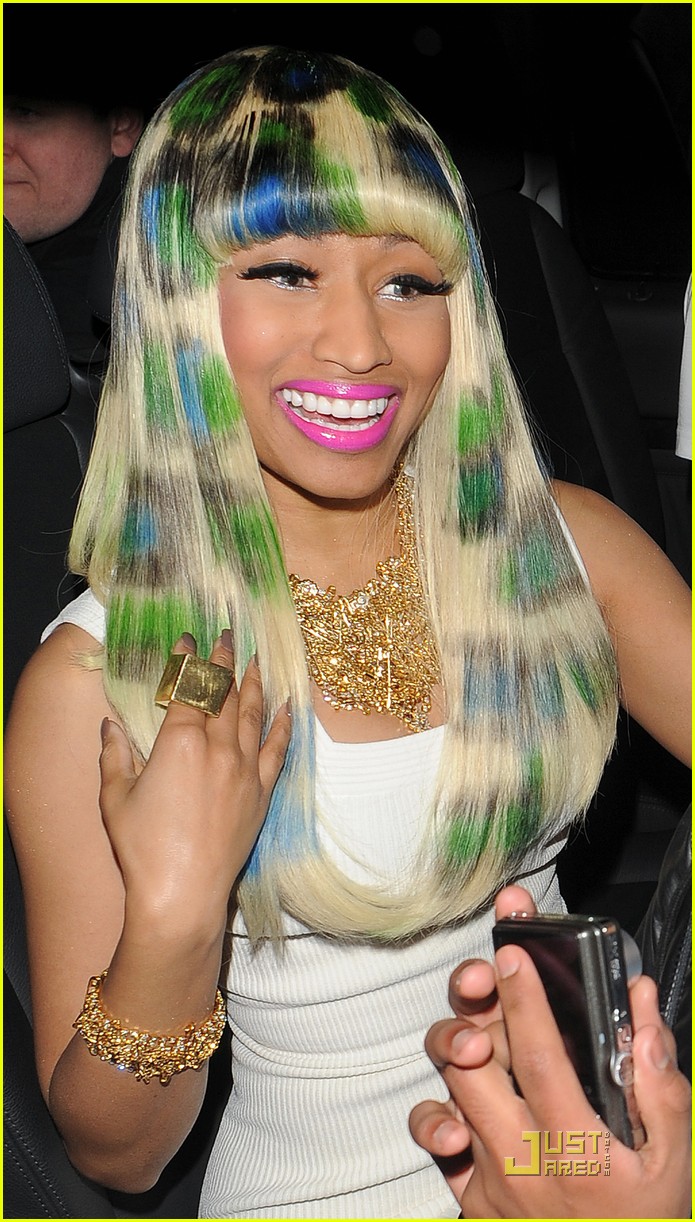 Nicki Minaj Autographs Fan's Breast: Photo 2513501 | Nicki Minaj ...