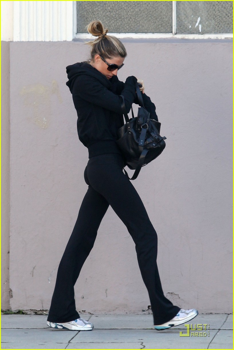 Gisele Bundchen: Monday Morning Gym Run!: Photo 2521708 | Gisele ...