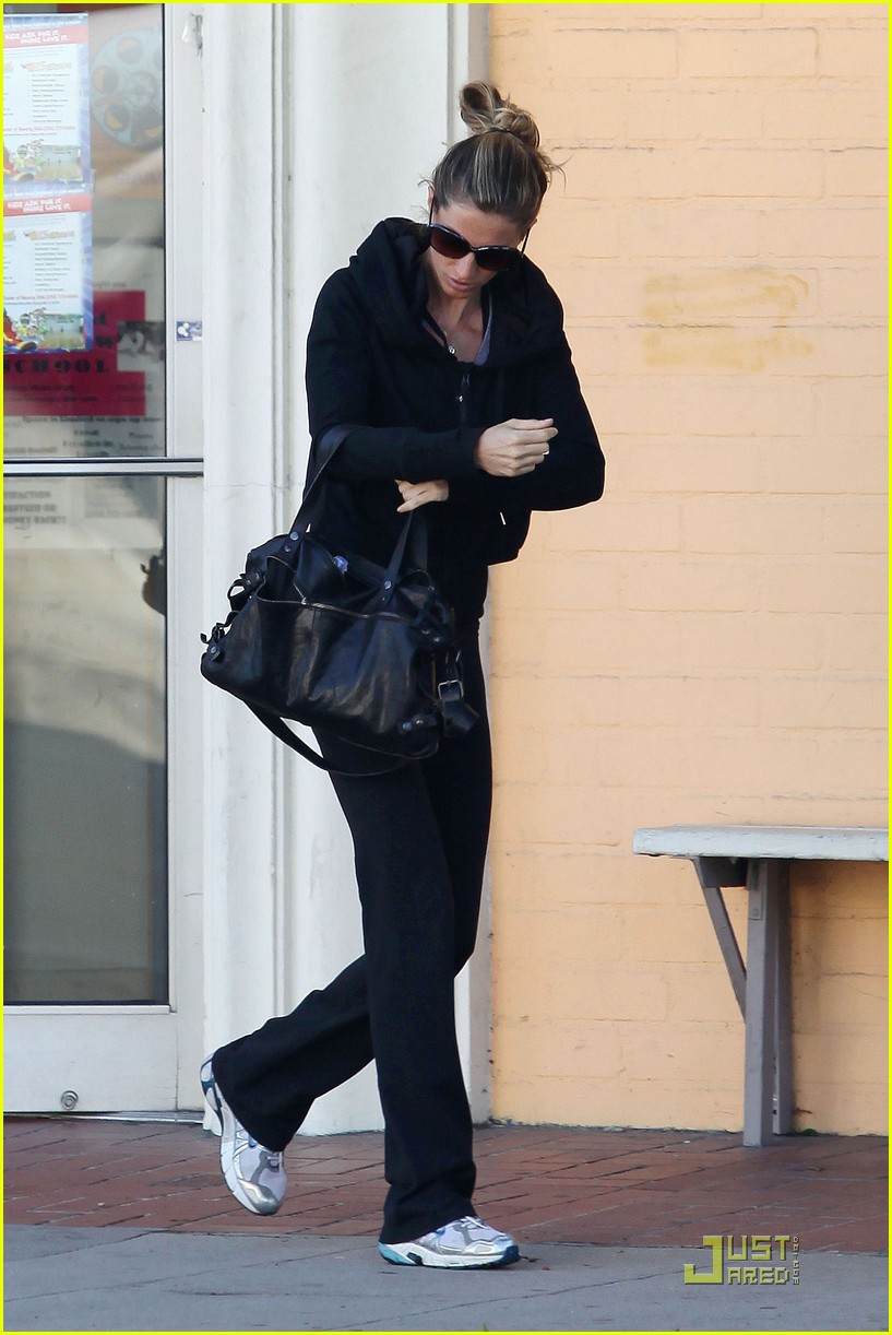 Gisele Bundchen: Monday Morning Gym Run!: Photo 2521714 | Gisele ...