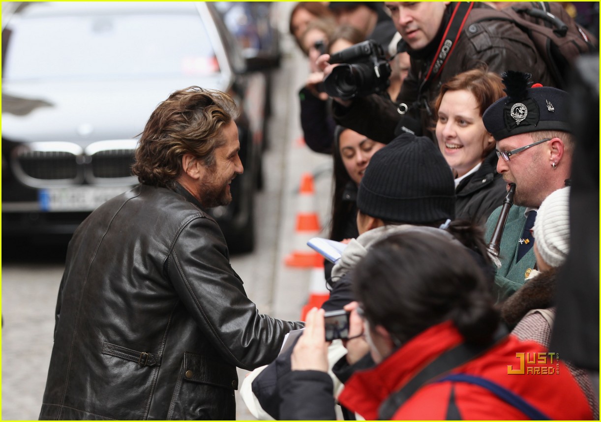 Gerard Butler: 'Coriolanus' Photo Call at Berlin Film Fest!: Photo ...