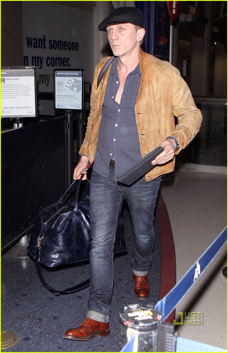 Daniel Craig: LAX Liftoff: Photo 2519045 | Daniel Craig Photos | Just ...