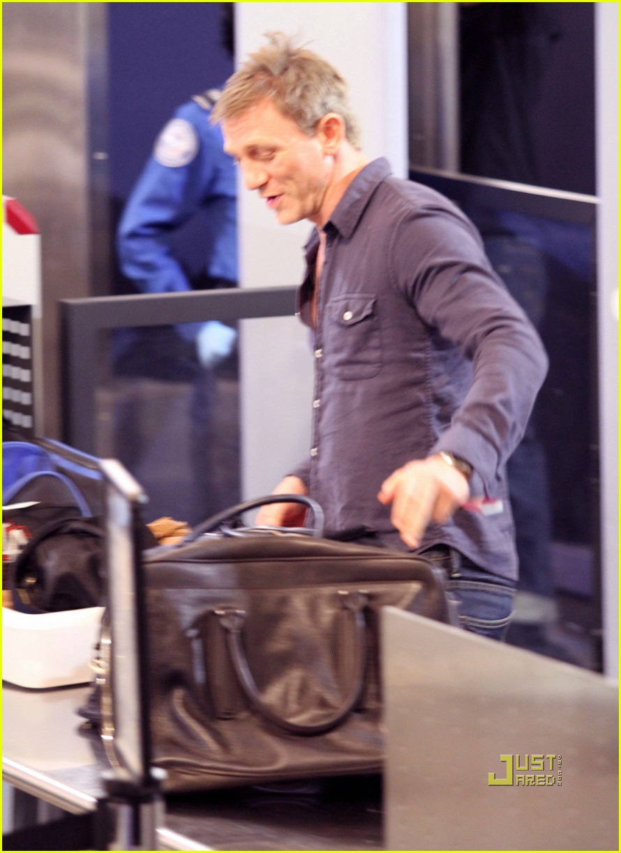 Daniel Craig: LAX Liftoff: Photo 2519047 | Daniel Craig Photos | Just ...