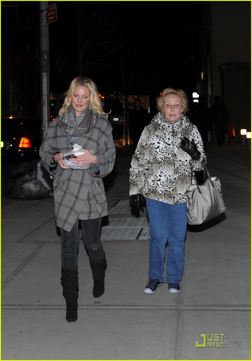 Katherine Heigl: Manicure with My Mom!: Photo 2518714 | Katherine Heigl ...