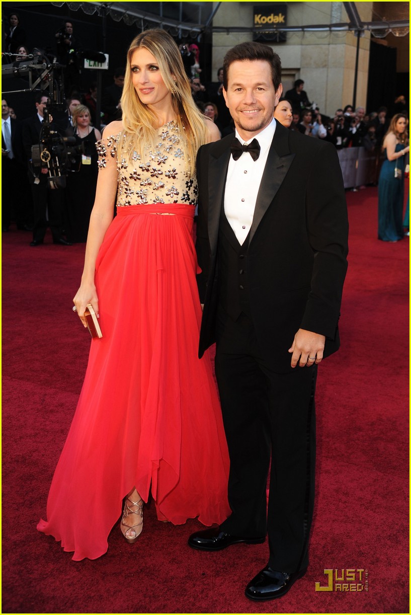 Mark Wahlberg & Christian Bale: Oscars 2011 with Melissa Leo: Photo ...