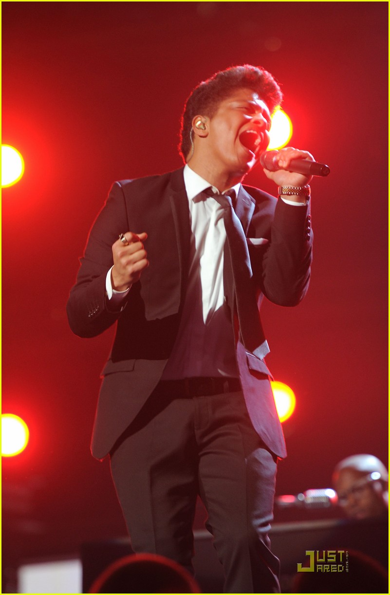 Bruno Mars: Grammys Performance with B.o.B & Janelle Monae!: Photo ...
