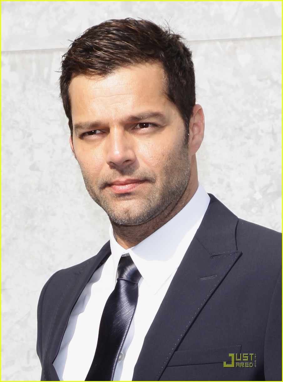 Ricky Martin: Front Row at Emporio Armani Show!: Photo 2523046 | Ricky ...