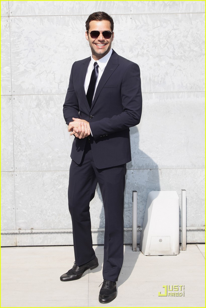 Ricky Martin: Front Row at Emporio Armani Show!: Photo 2523048 | Ricky ...