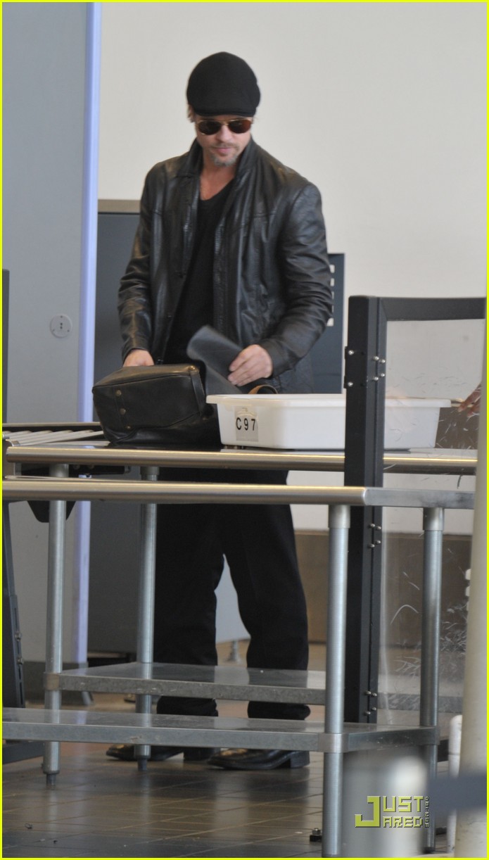 Brad Pitt: LAX Security Stud: Photo 2522378 | Brad Pitt Photos | Just ...