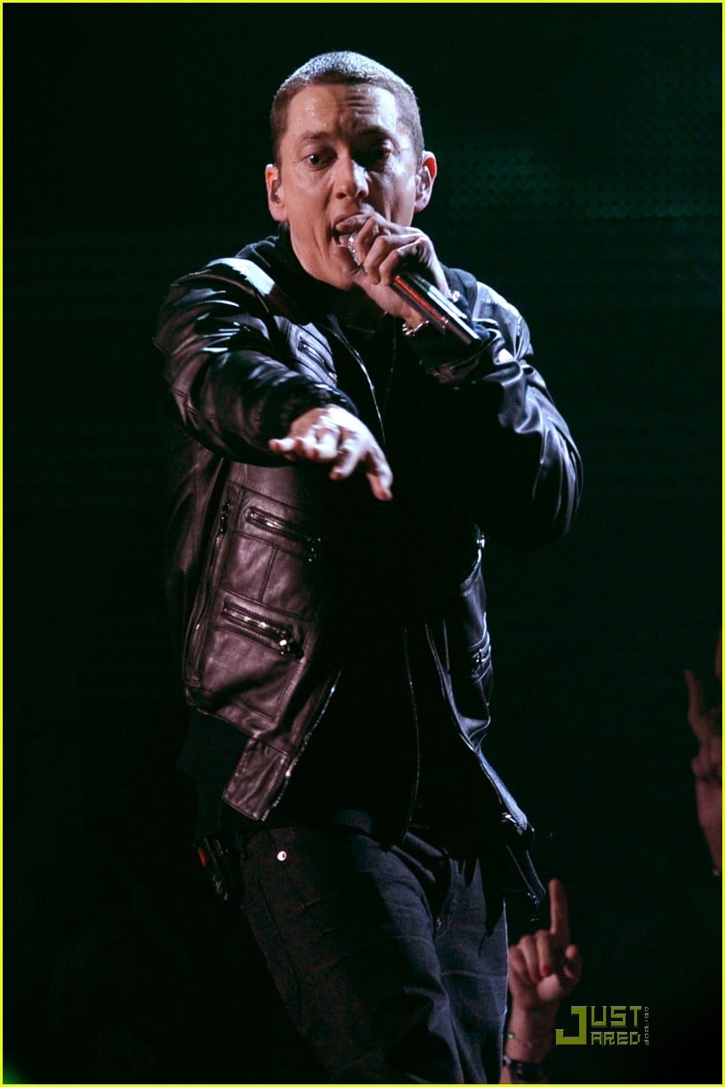 Rihanna: Grammy Performance with Eminem & Dr. Dre!: Photo 2519480 ...