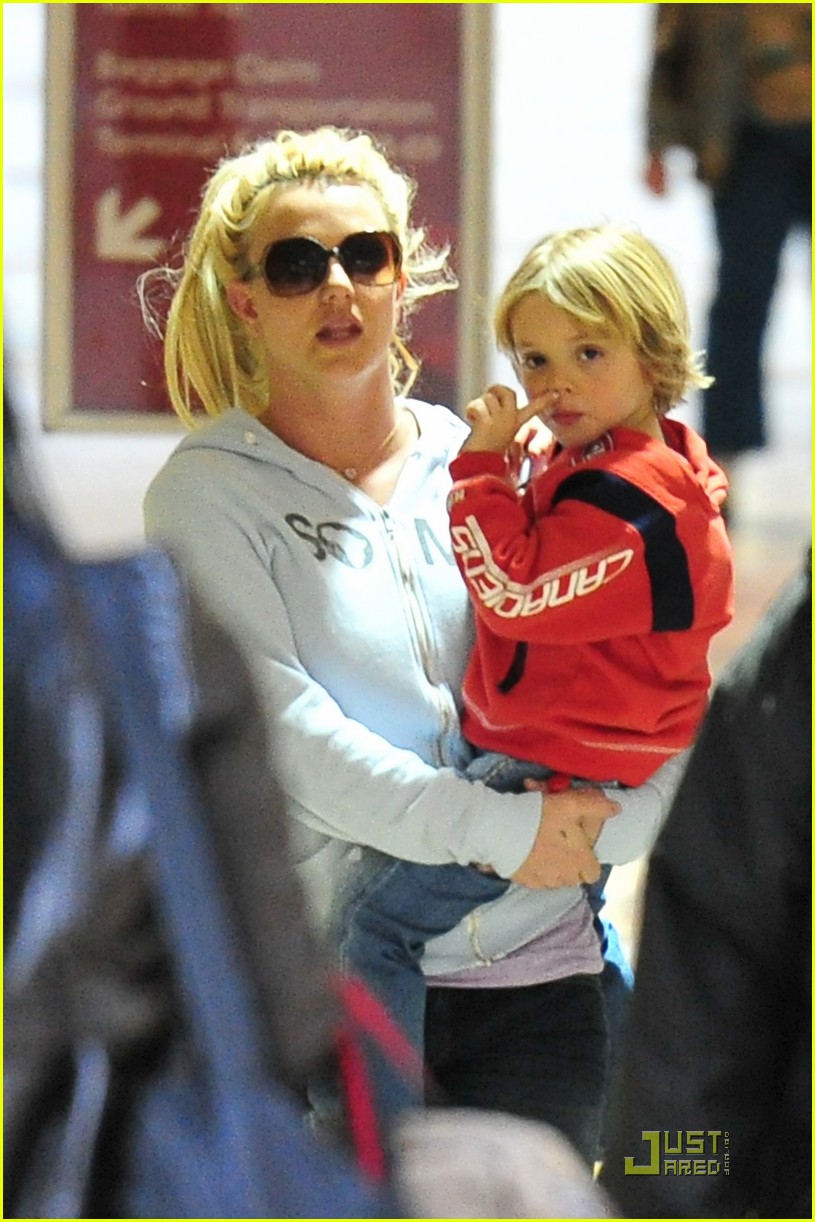 Britney Spears Leaves LAX with Jason Trawick: Photo 2520926 | Britney ...