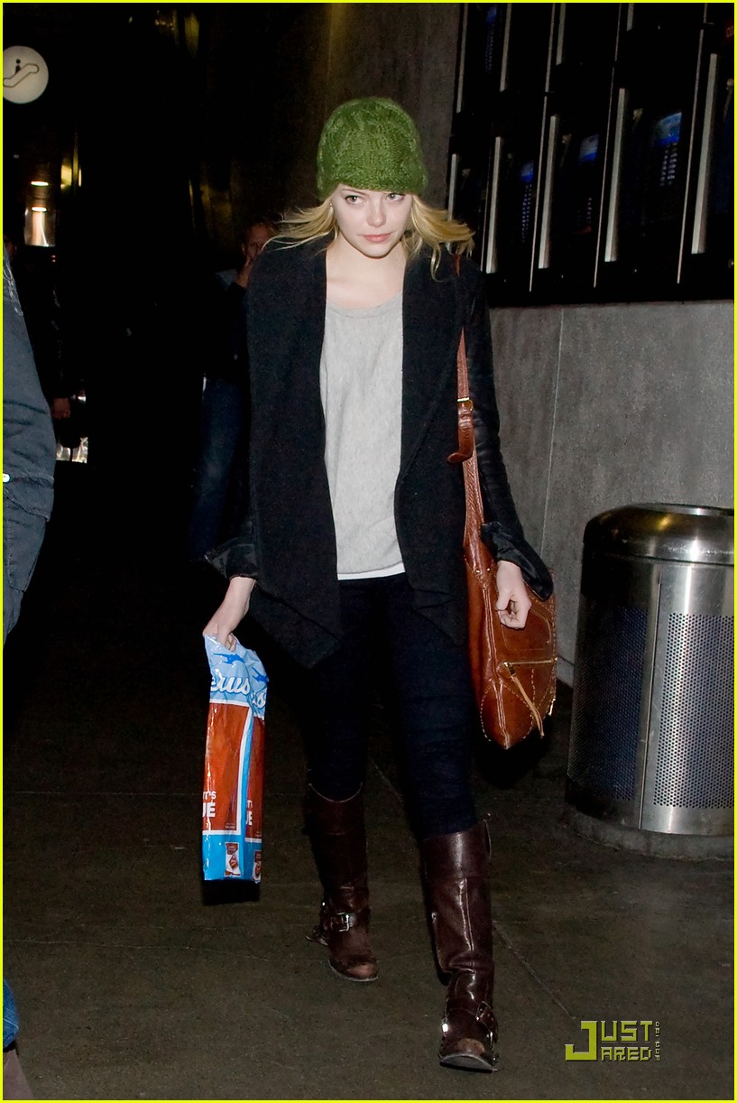 Emma Stone Goes With A Green Hat: Photo 2517781 | Emma Stone Pictures ...