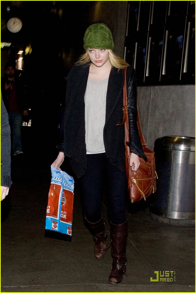 Emma Stone Goes With A Green Hat: Photo 2517783 | Emma Stone Photos ...