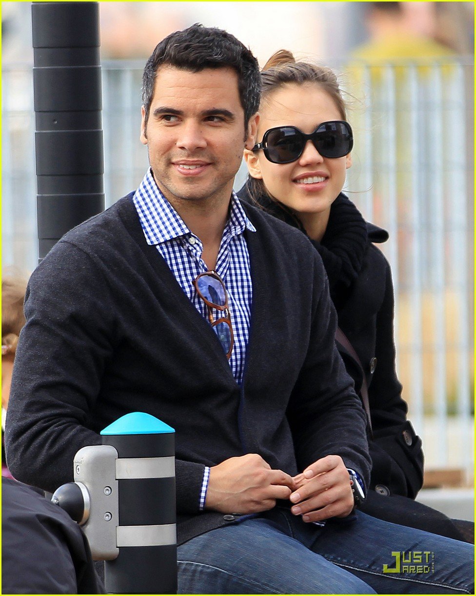 Jessica Alba: Park Play With Honor Warren: Photo 2525709 | Cash Warren ...