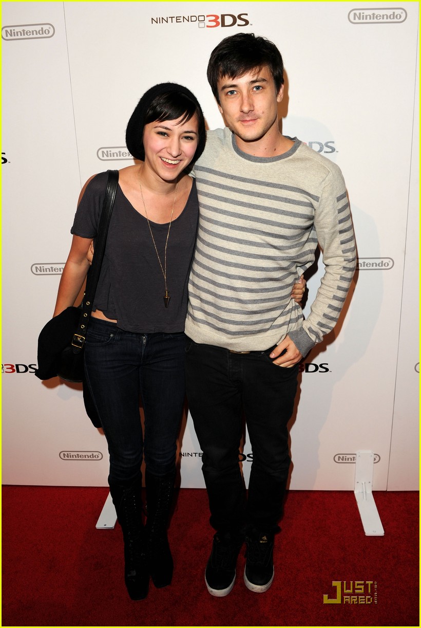 Elizabeth Banks & Harry Shum Jr.: Nintendo 3DS Launch!: Photo 2530884 ...