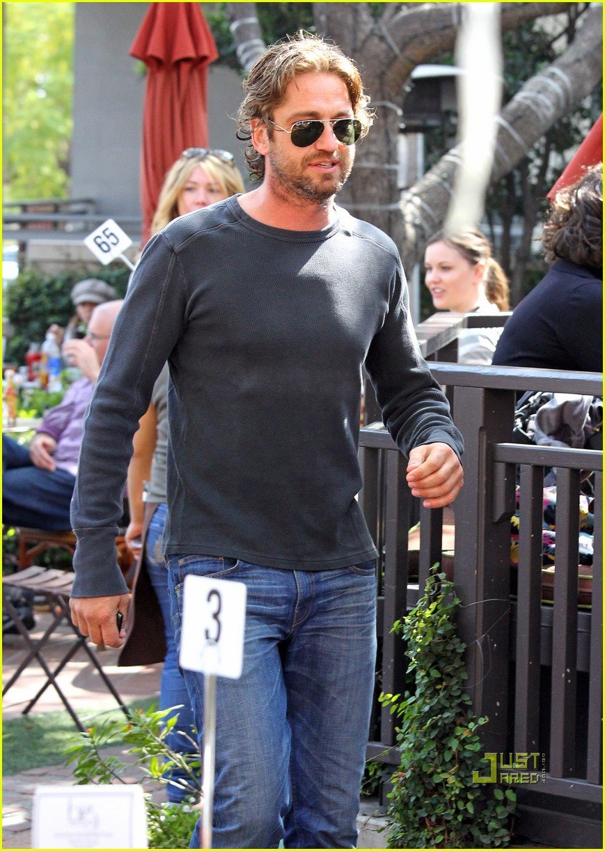 Gerard Butler: Alcove Cafe Stop!: Photo 2527287 | Gerard Butler ...