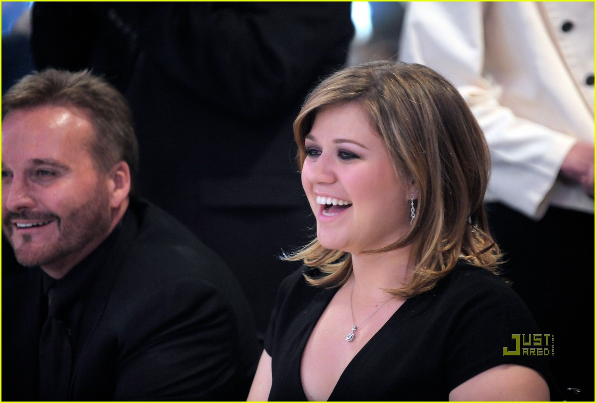 Kelly Clarkson: Muhammad Ali's Celebrity Fight Night!: Photo 2529143 ...