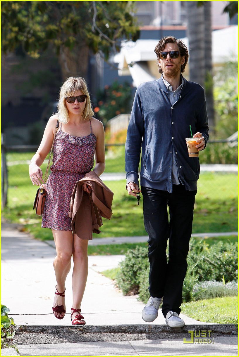 Kirsten Dunst: Sunday Stroll with Jason Boesel: Photo 2527382 | Jason ...