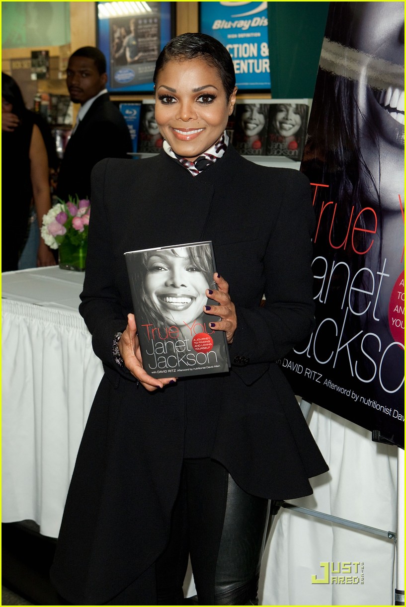 Janet Jackson: 'True You' Barnes & Noble Book Signing!: Photo 2528885 ...