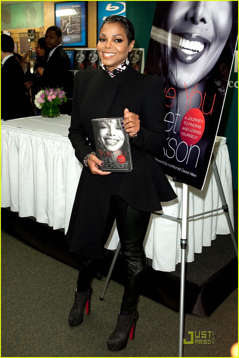 Janet Jackson: 'True You' Barnes & Noble Book Signing!: Photo 2528890 ...