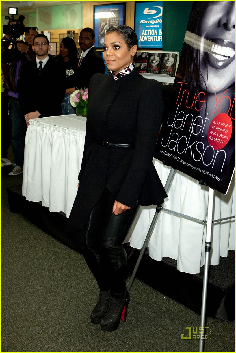 Janet Jackson: 'True You' Barnes & Noble Book Signing!: Photo 2528892 ...