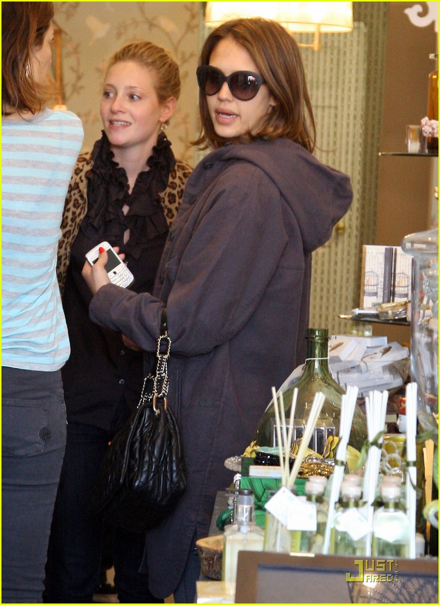 Jessica Alba: Red Velvet Cake Ball Baker: Photo 2537277 | Jessica Alba ...