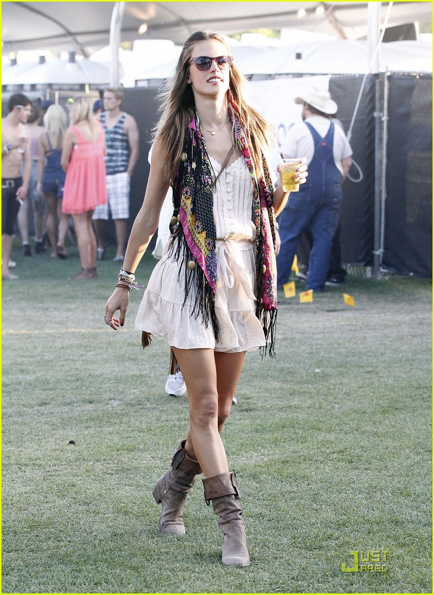 Alessandra Ambrosio Coachella Cutie Photo 2535864 2011 Coachella Music Festival Alessandra