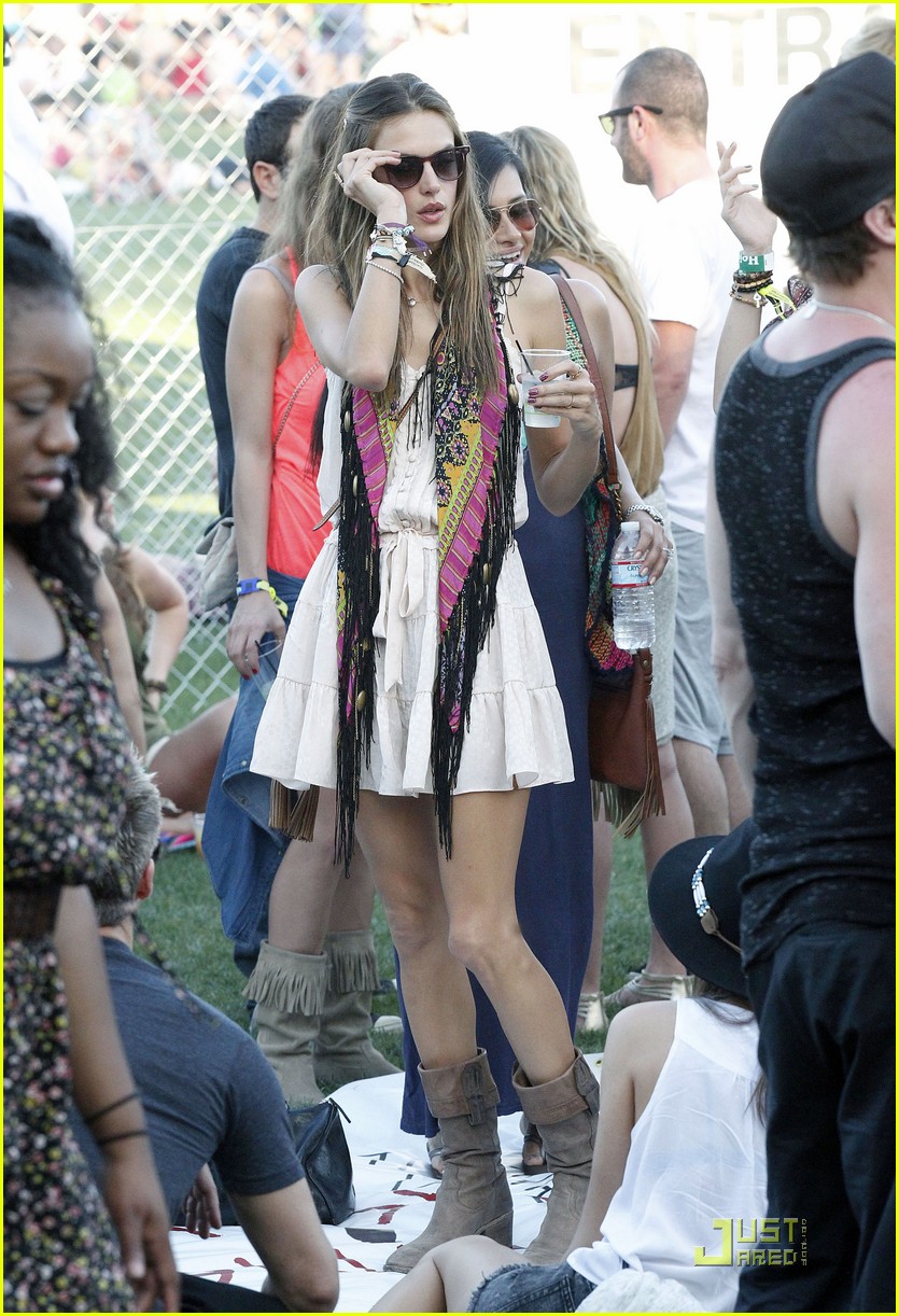Alessandra Ambrosio Coachella Cutie Photo 2535869 2011 Coachella Music Festival Alessandra