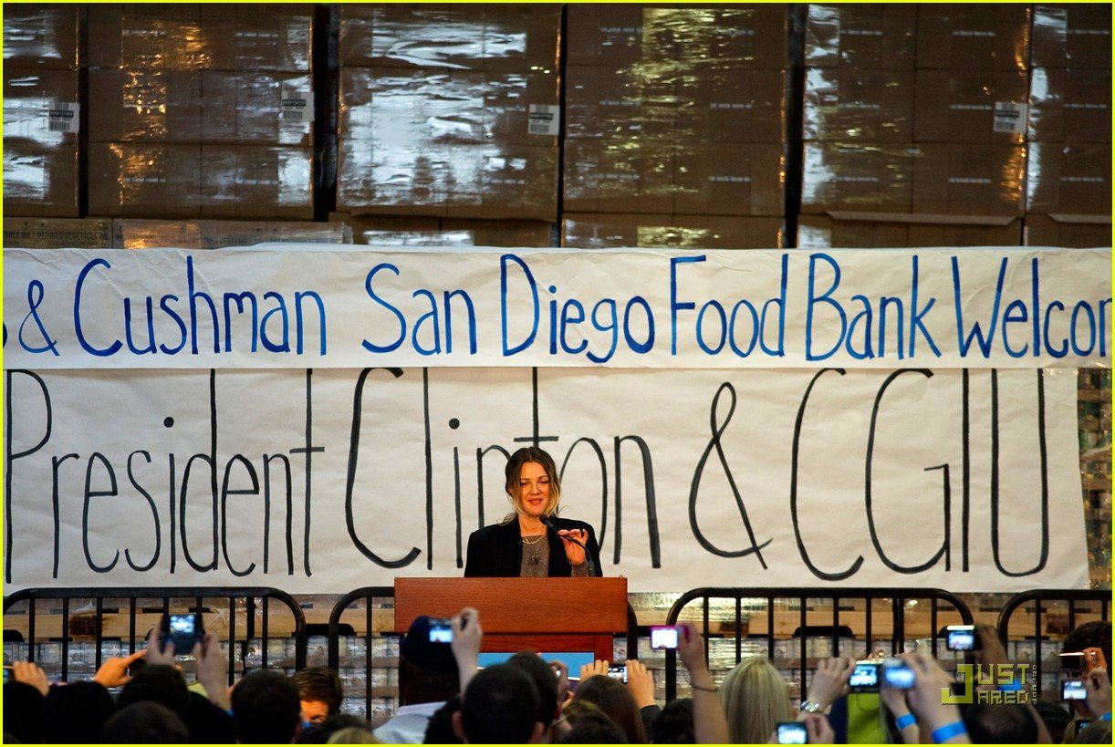 Drew Barrymore & Mandy Moore: Food Bank Buddies: Photo 2532584 | Bill ...
