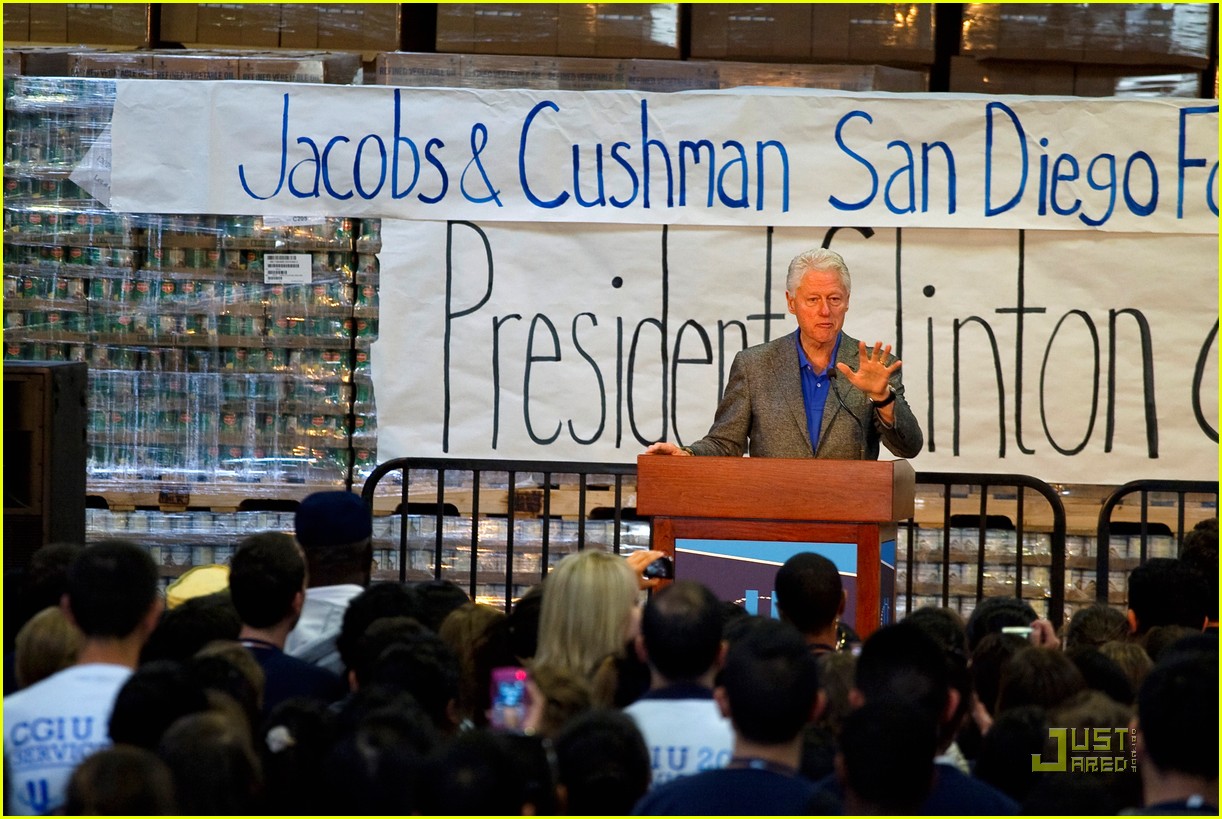 Drew Barrymore & Mandy Moore: Food Bank Buddies: Photo 2532586 | Bill ...