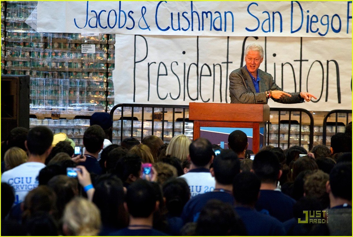 Drew Barrymore & Mandy Moore: Food Bank Buddies: Photo 2532589 | Bill ...