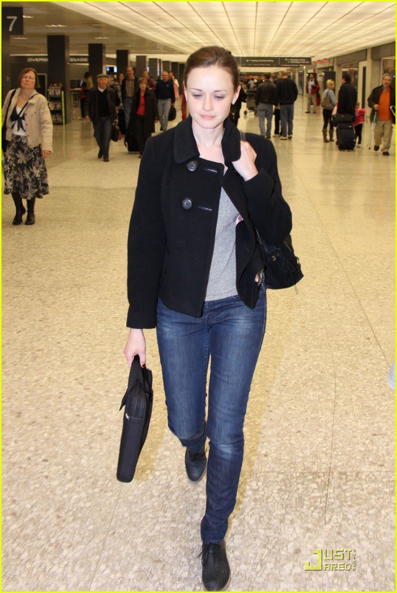Alexis Bledel: Washington D.C. Arrival!: Photo 2534308 | Alexis Bledel ...
