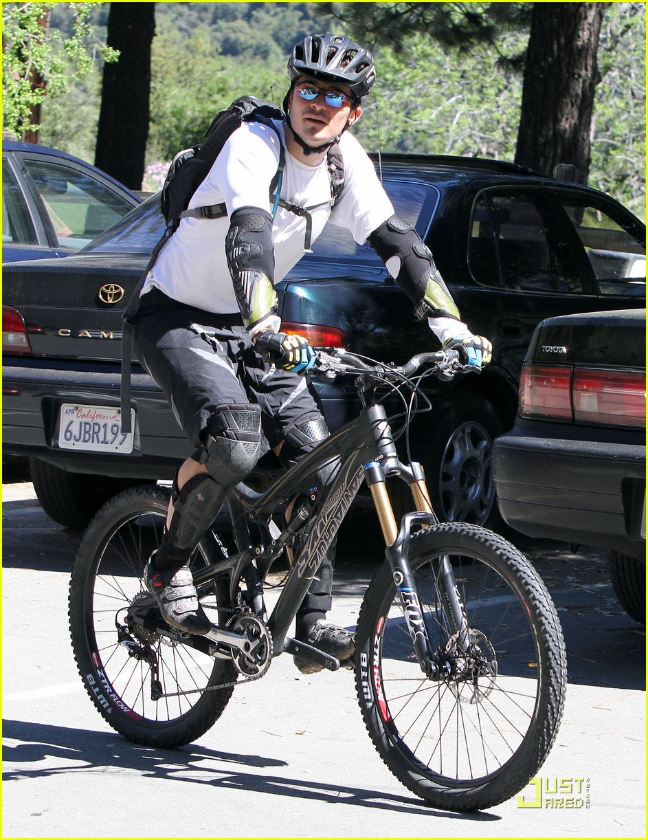 Orlando Bloom Bikes with a Buddy: Photo 2532242 | Orlando Bloom Photos ...