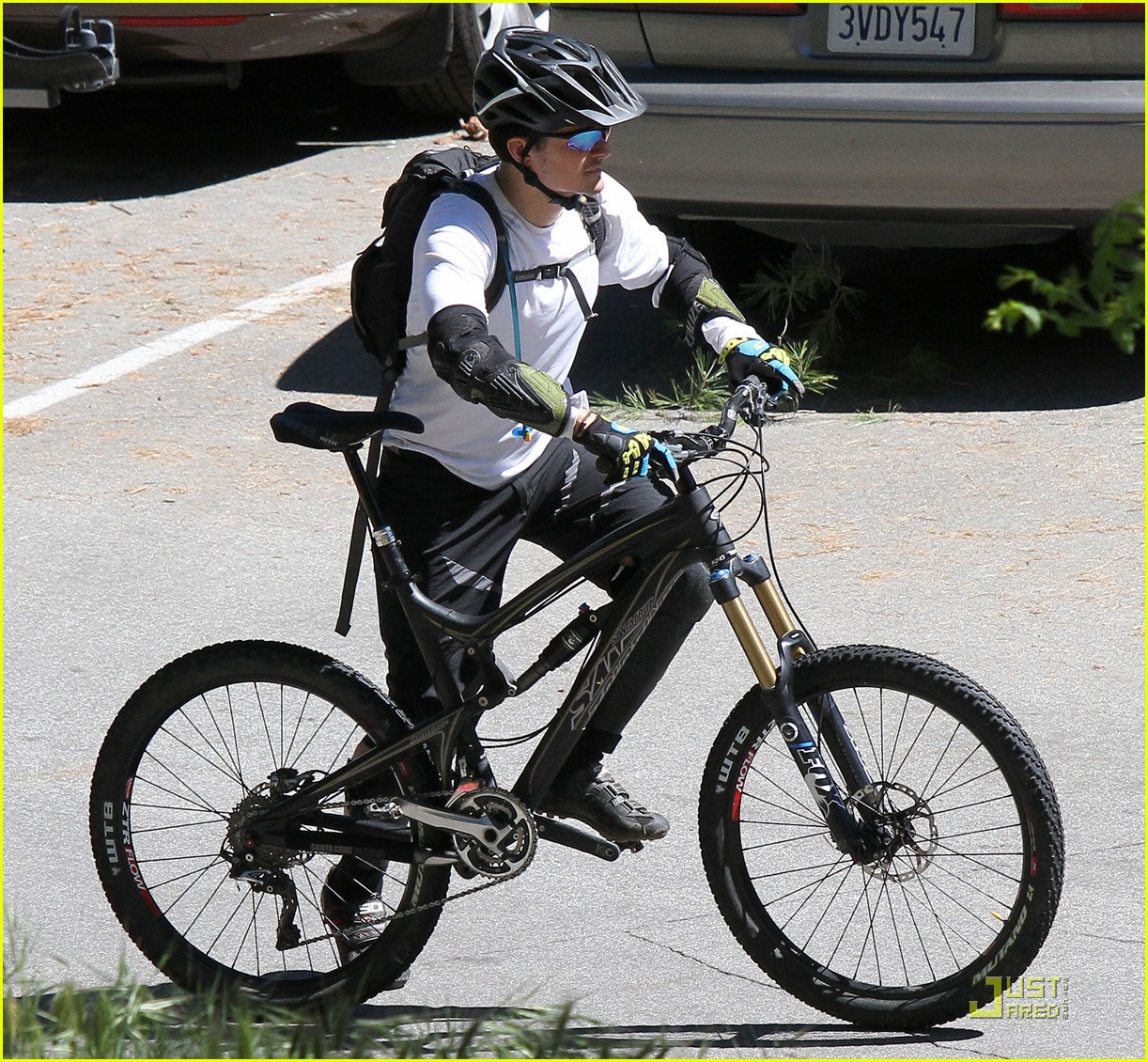 Orlando Bloom Bikes with a Buddy: Photo 2532243 | Orlando Bloom Photos ...