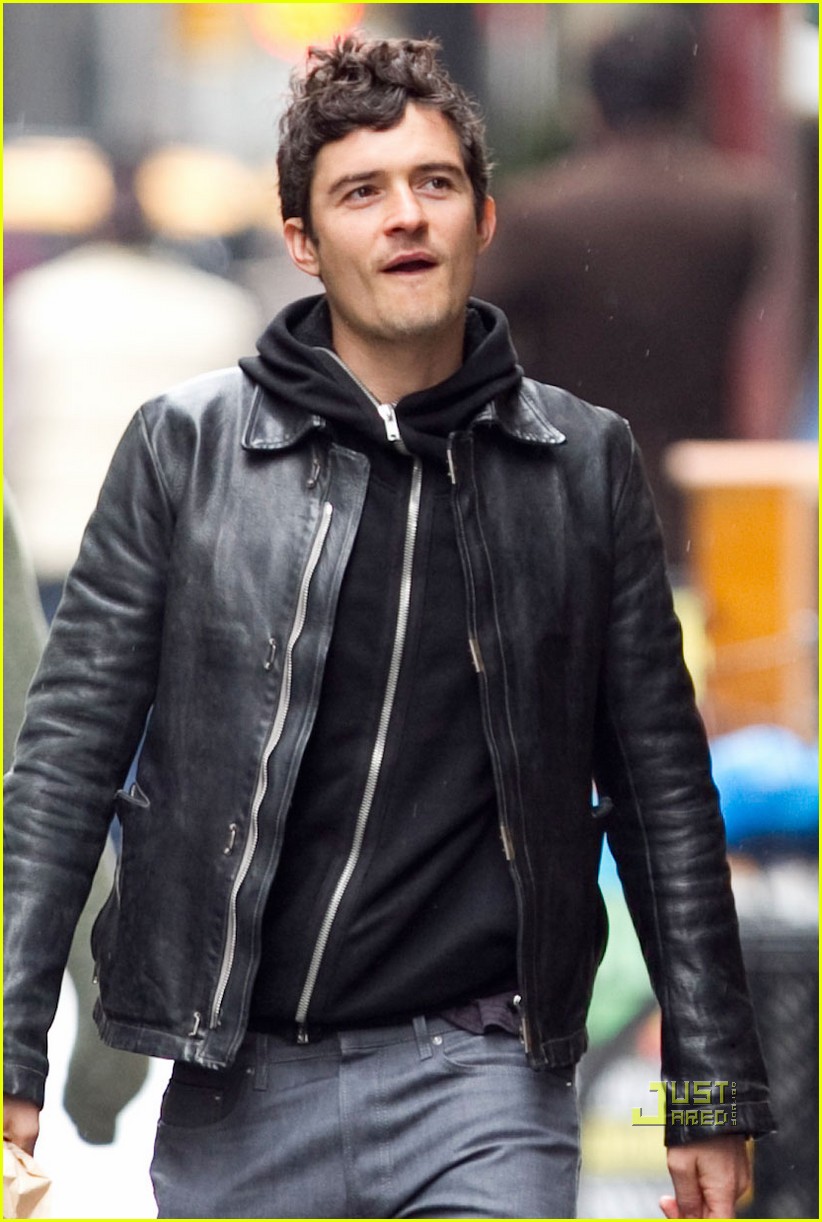 Orlando Bloom Bundles Up for Breakfast: Photo 2536538 | Orlando Bloom ...