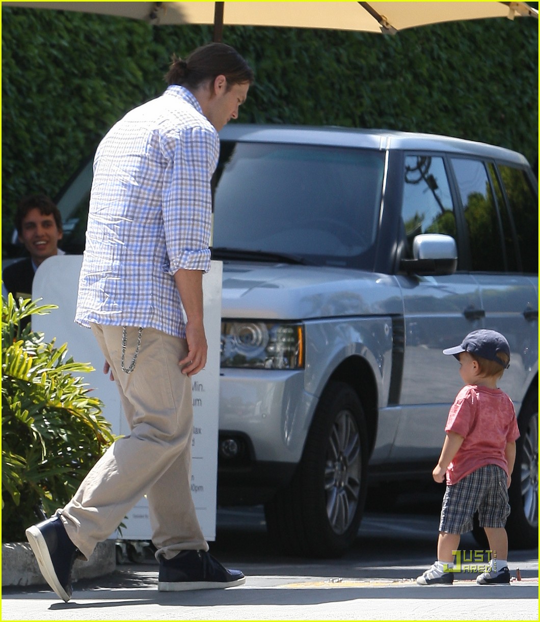 Tom Brady & Benjamin Pick Up Pizza: Photo 2536312 | Benjamin Brady ...