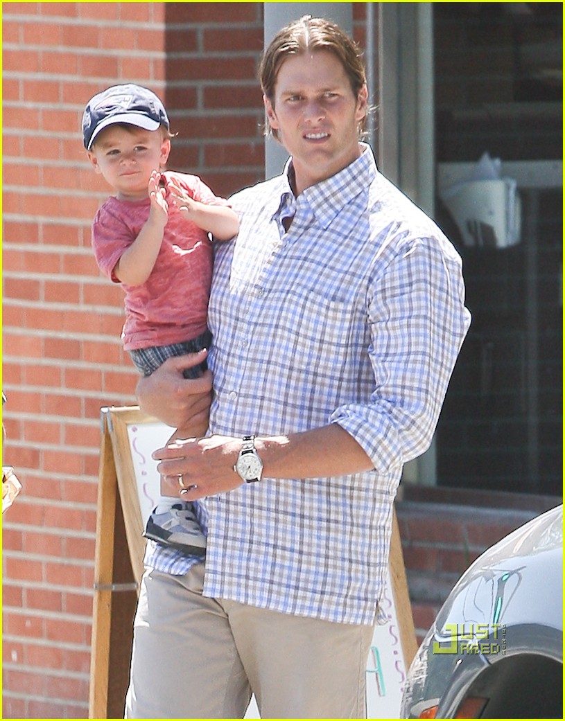 Tom Brady & Benjamin Pick Up Pizza: Photo 2536313 | Benjamin Brady ...